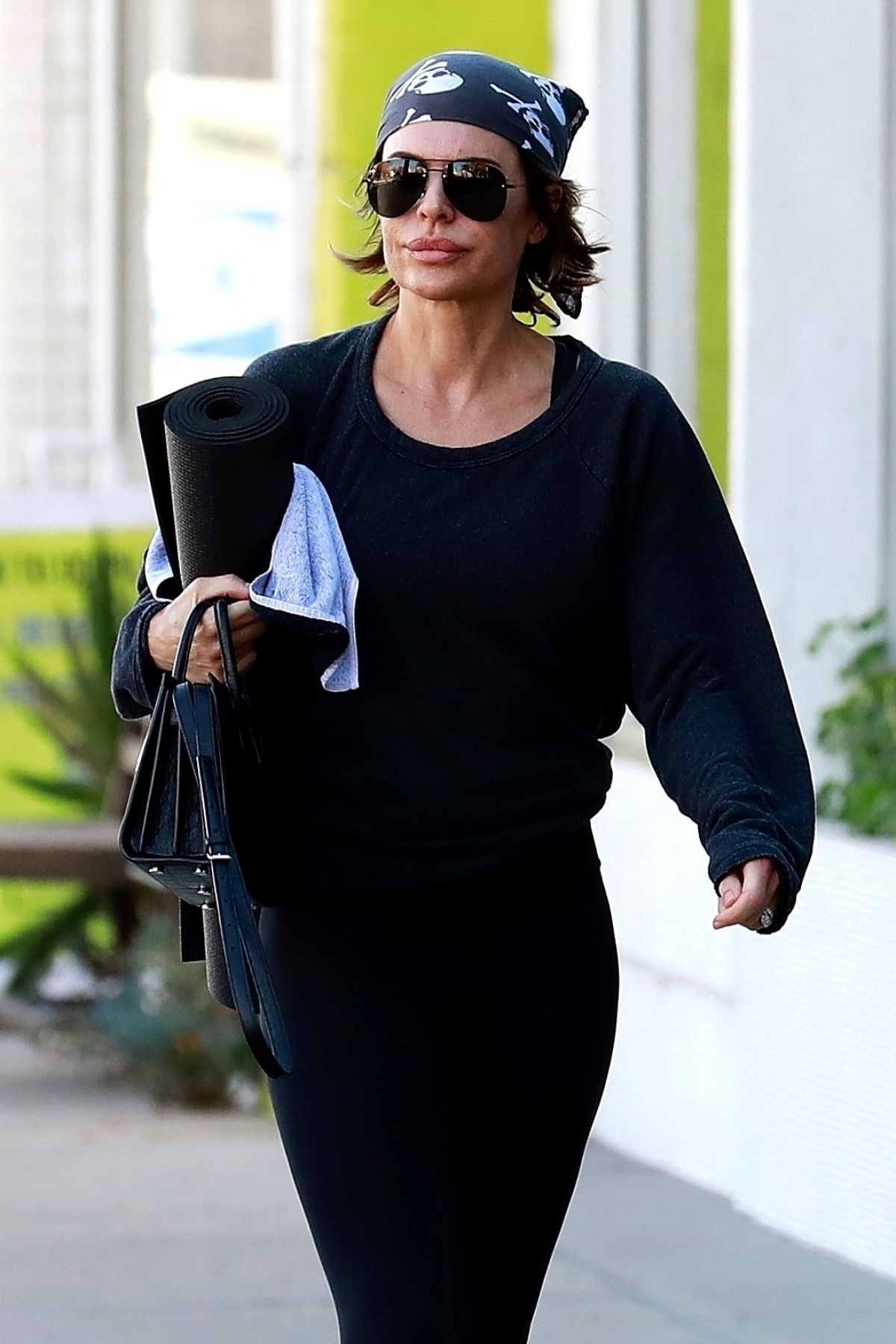 LISA RINNA Heading to Yoga Class in Studio City 12/30/2017 – HawtCelebs