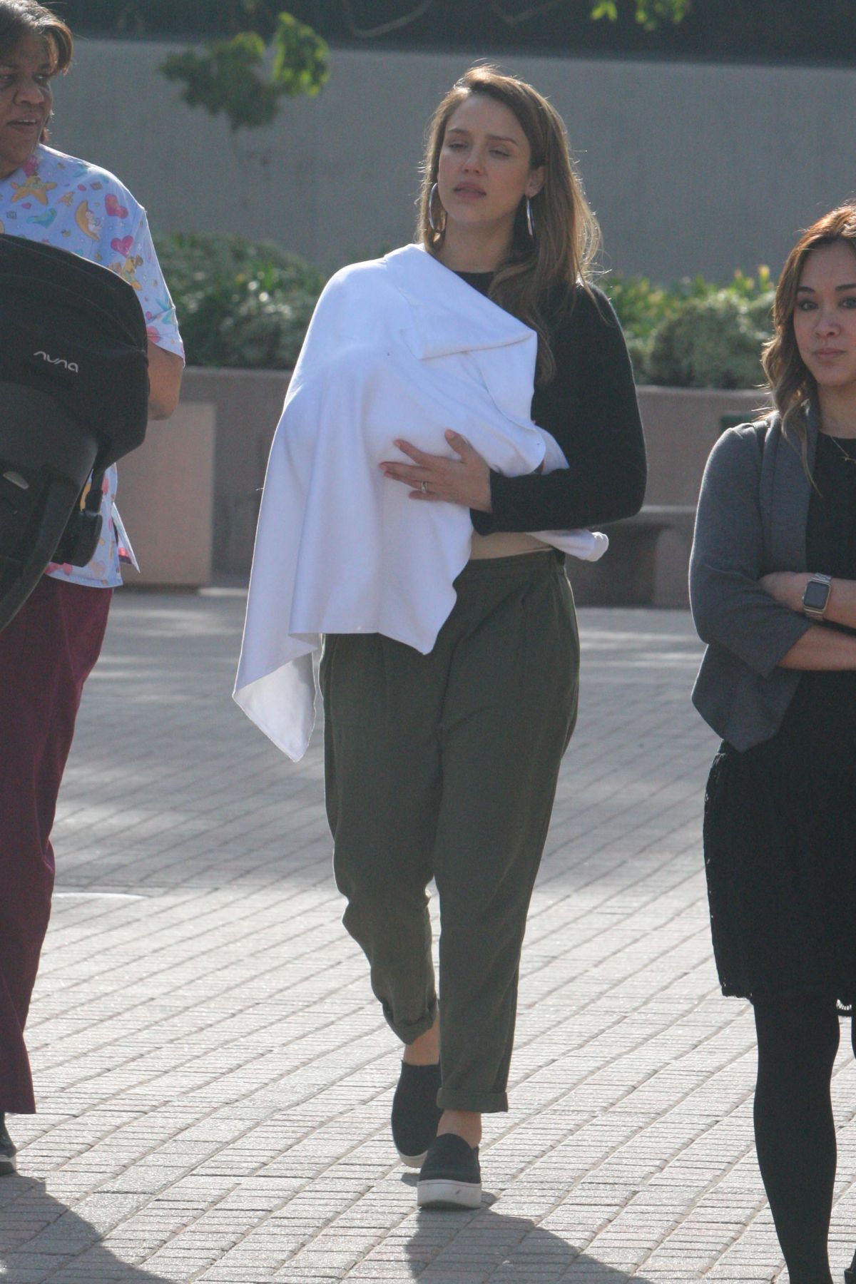 JESSICA ALBA Takes Her Newborn Baby to Doctor in Beverly Hills 01/05 ...