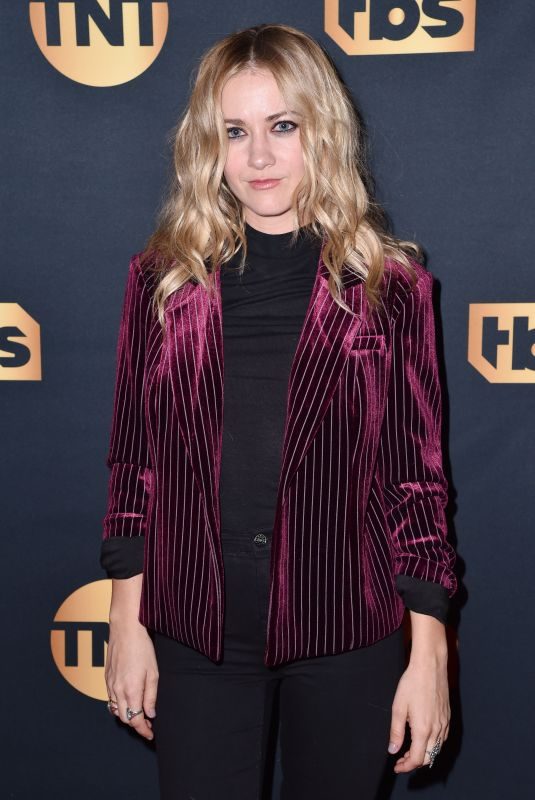 Meredith Hagner – HawtCelebs