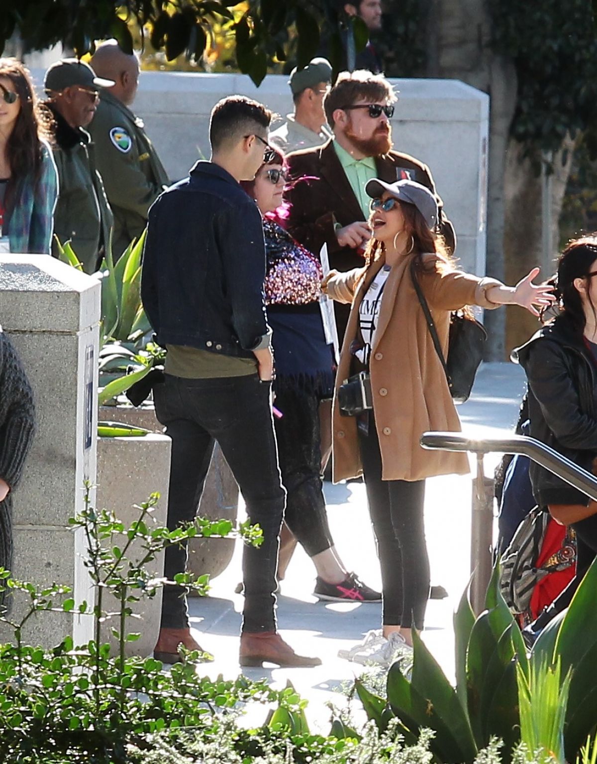 SARAH HYLAND and Alum Wells at 2018 Women’s March in Los Angeles 01/20 ...