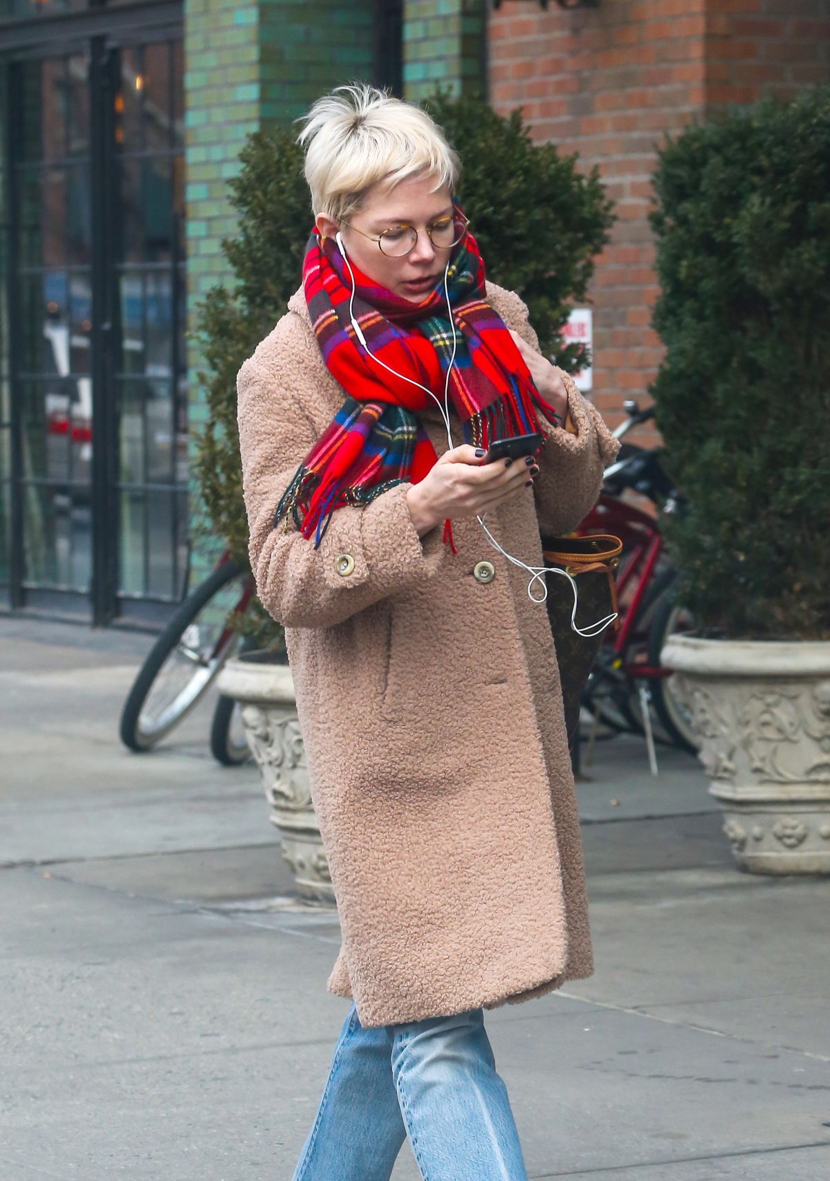 MICHELLE WILLIAMS Out and About in New York 02/06/2018 – HawtCelebs
