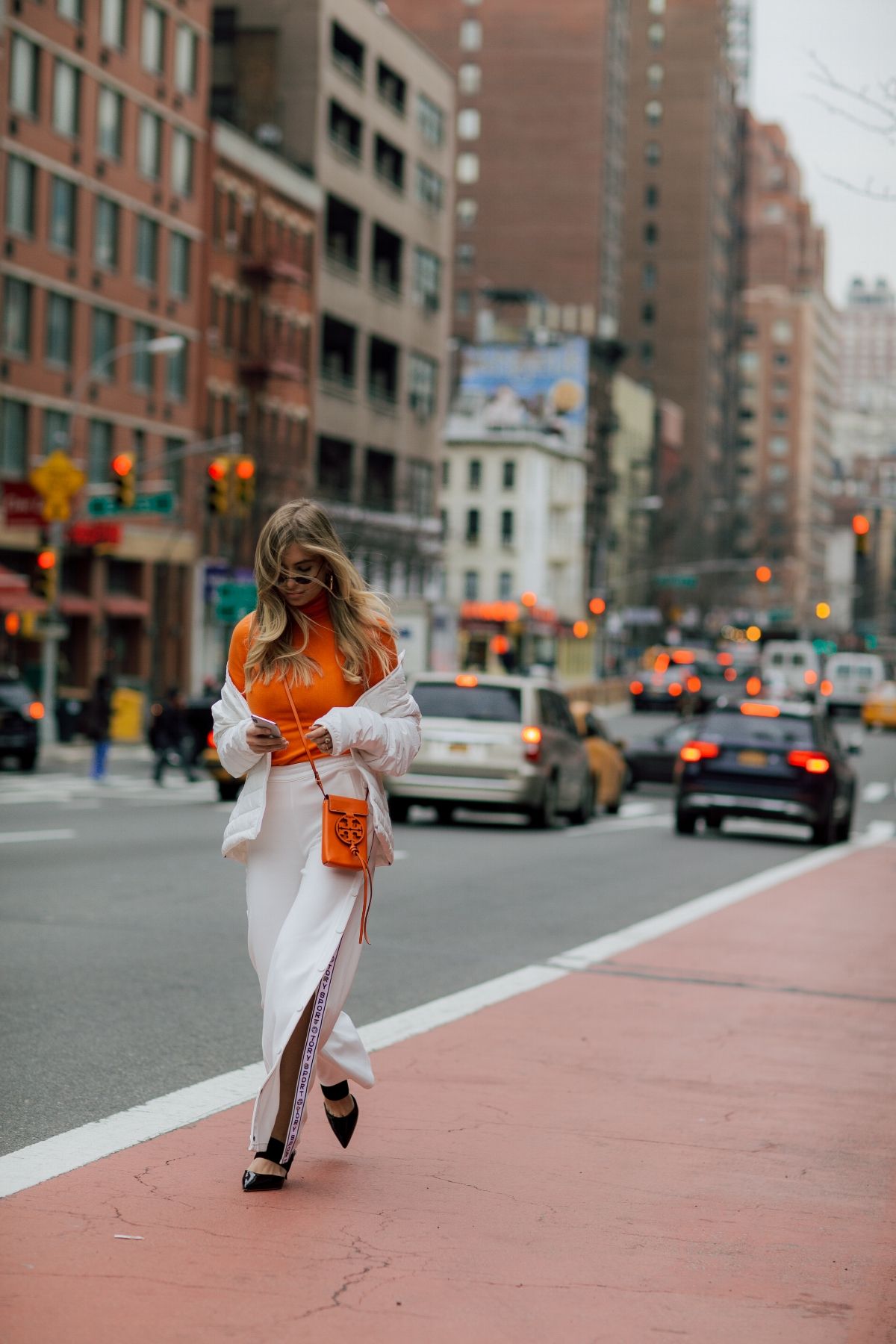 XENIA OVERDOSE Arrives at Tory Burch Fall/Winter 2018/19 Fashion Show ...
