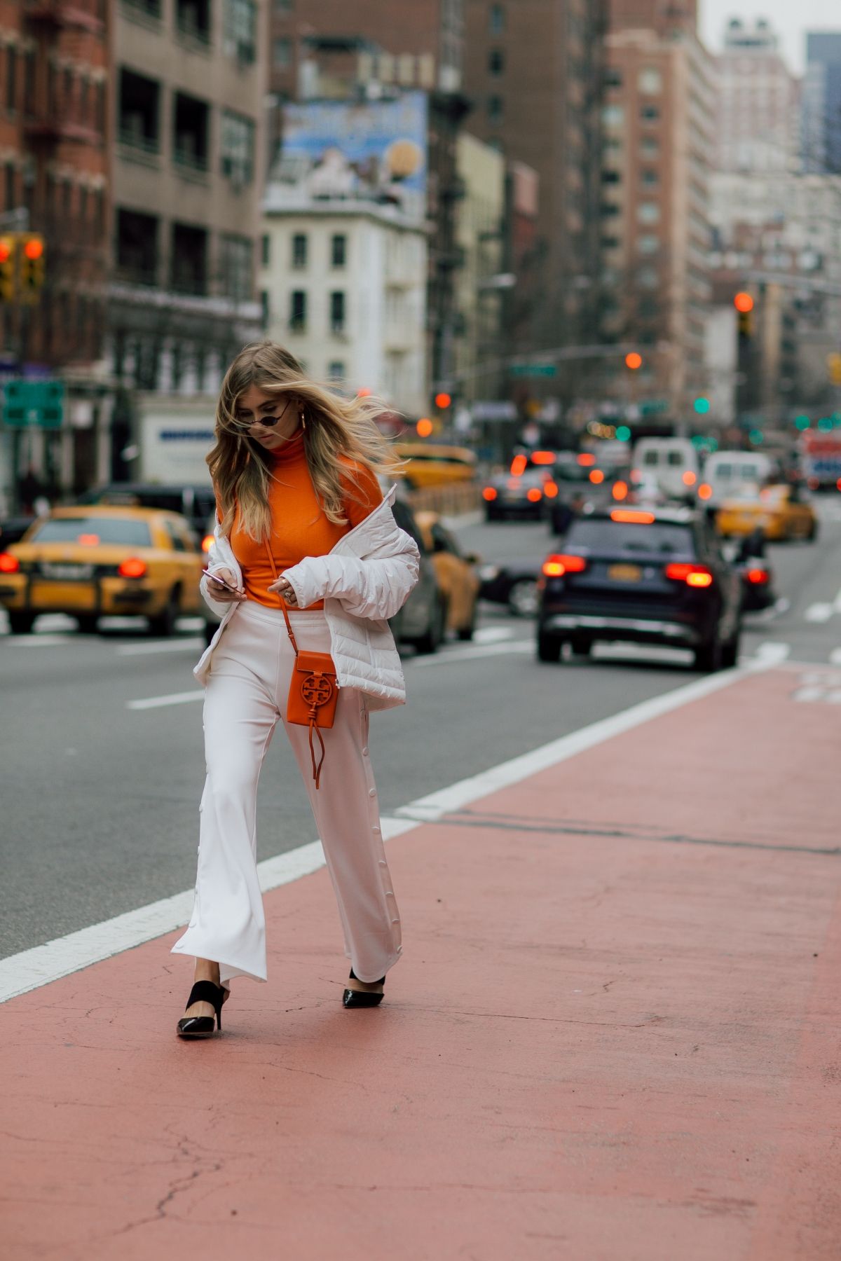 XENIA OVERDOSE Arrives at Tory Burch Fall/Winter 2018/19 Fashion Show ...