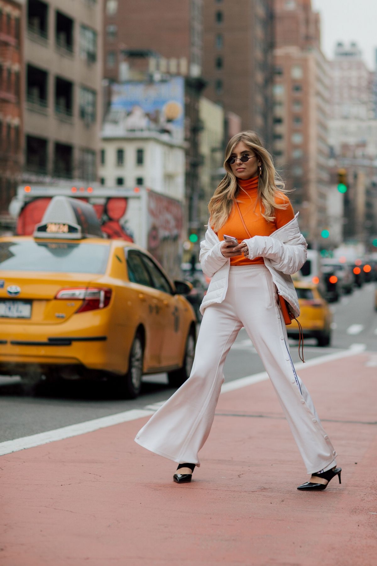 XENIA OVERDOSE Arrives at Tory Burch Fall/Winter 2018/19 Fashion Show ...