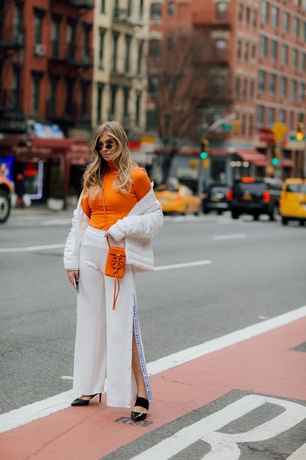 XENIA OVERDOSE Arrives at Tory Burch Fall/Winter 2018/19 Fashion Show ...