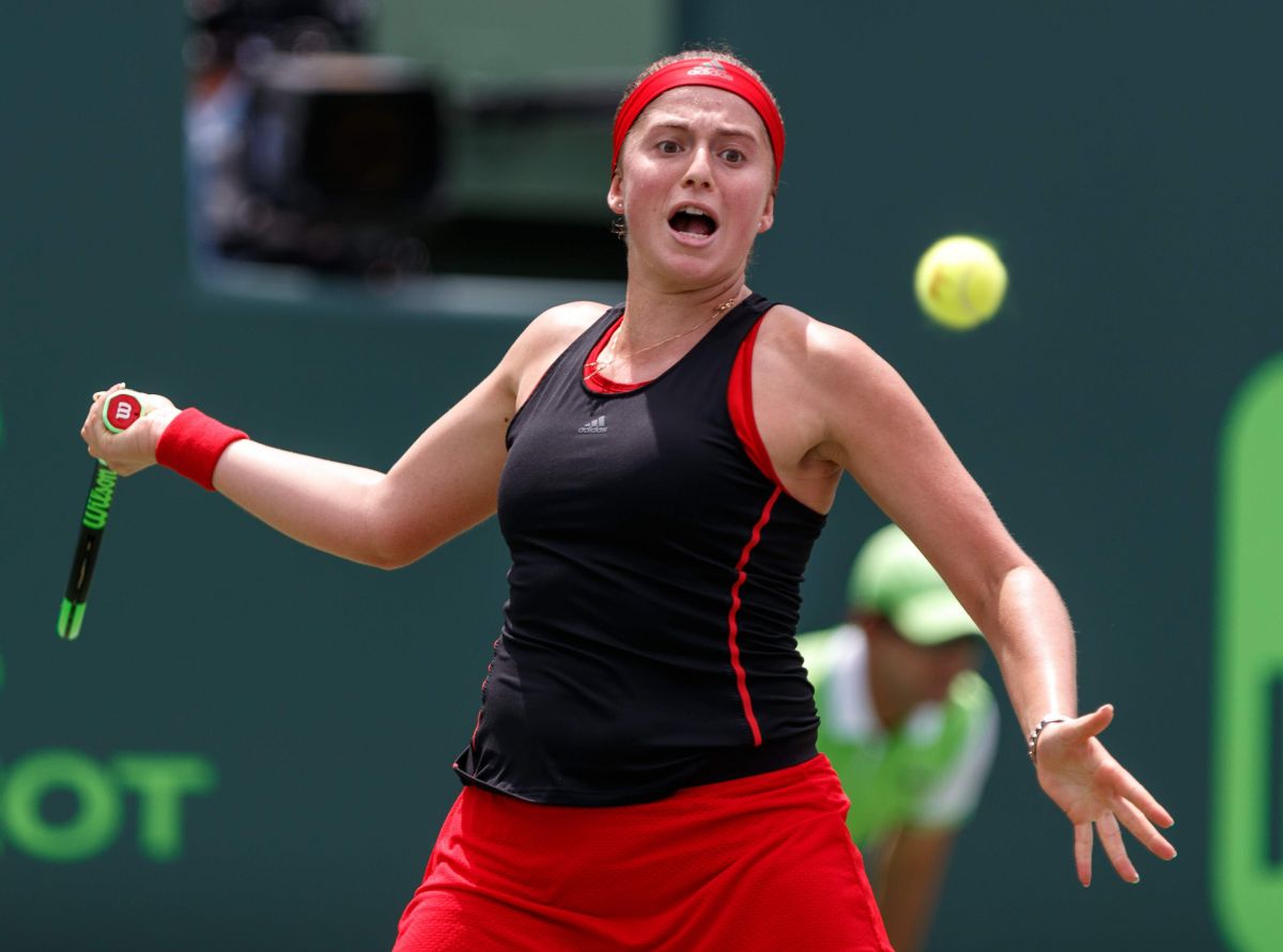 JELENA OSTAPENKO at 2018 Miami Open Final in Key Biscayne 03/31/2018 ...