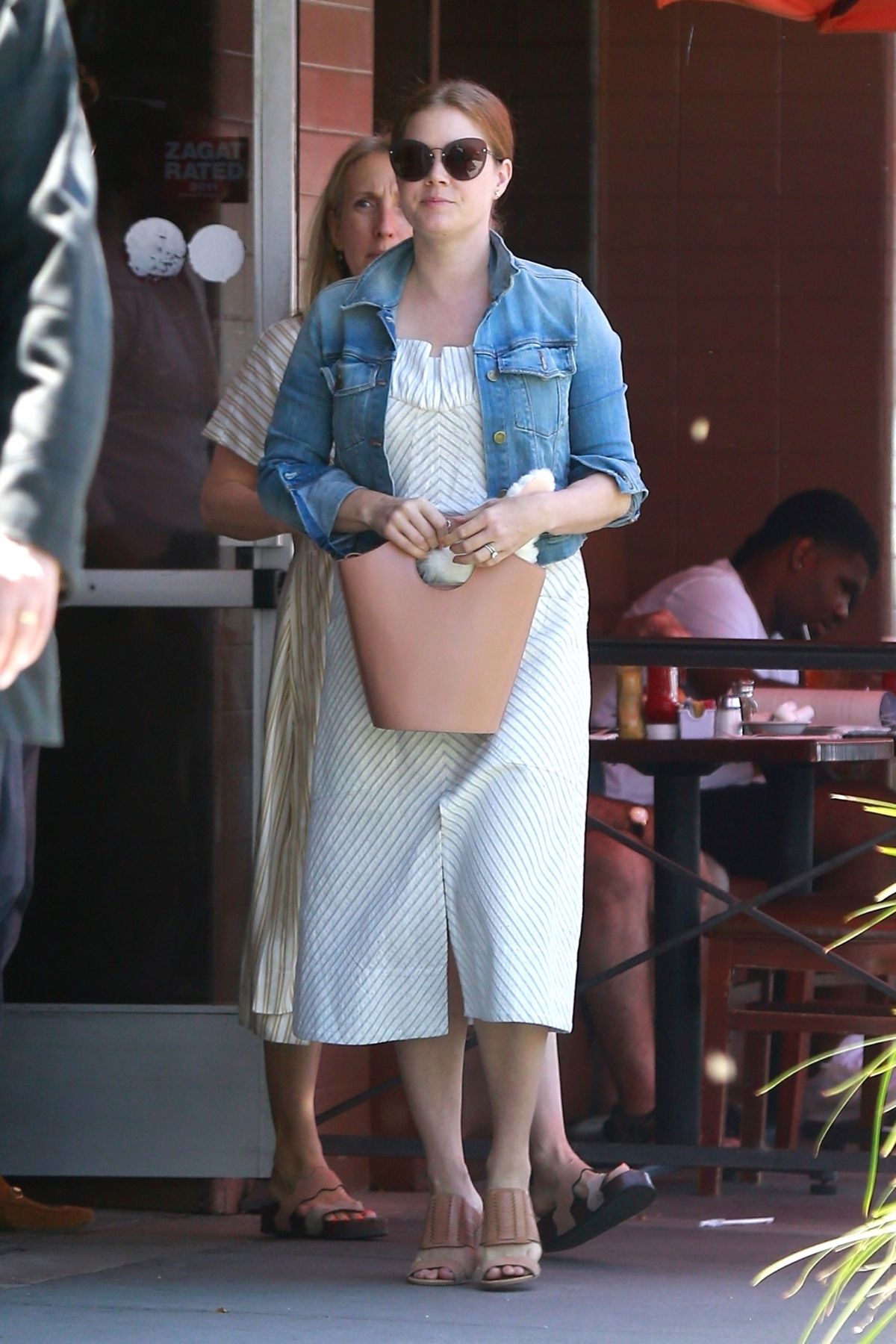 AMY ADAMS at Nate’n Al Delicatessen in Beverly Hills 06/09/2018 ...