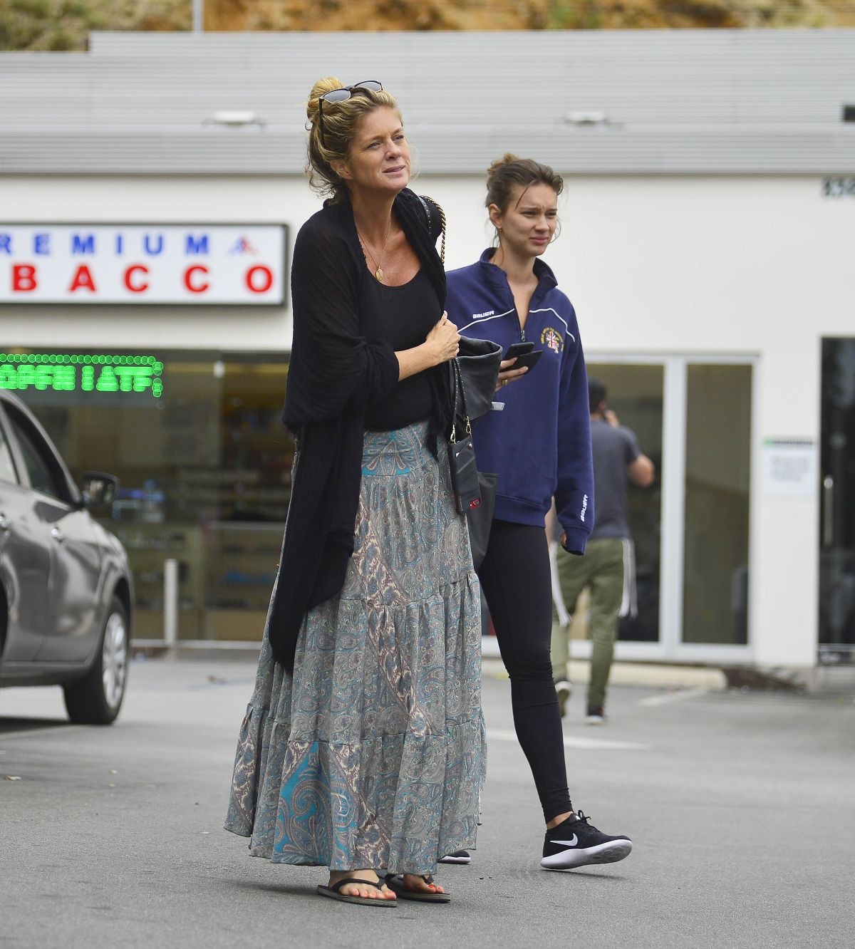 RACHEL and RENEE HUNTER Out for Lunch in Los Angeles 05/30/2018 ...