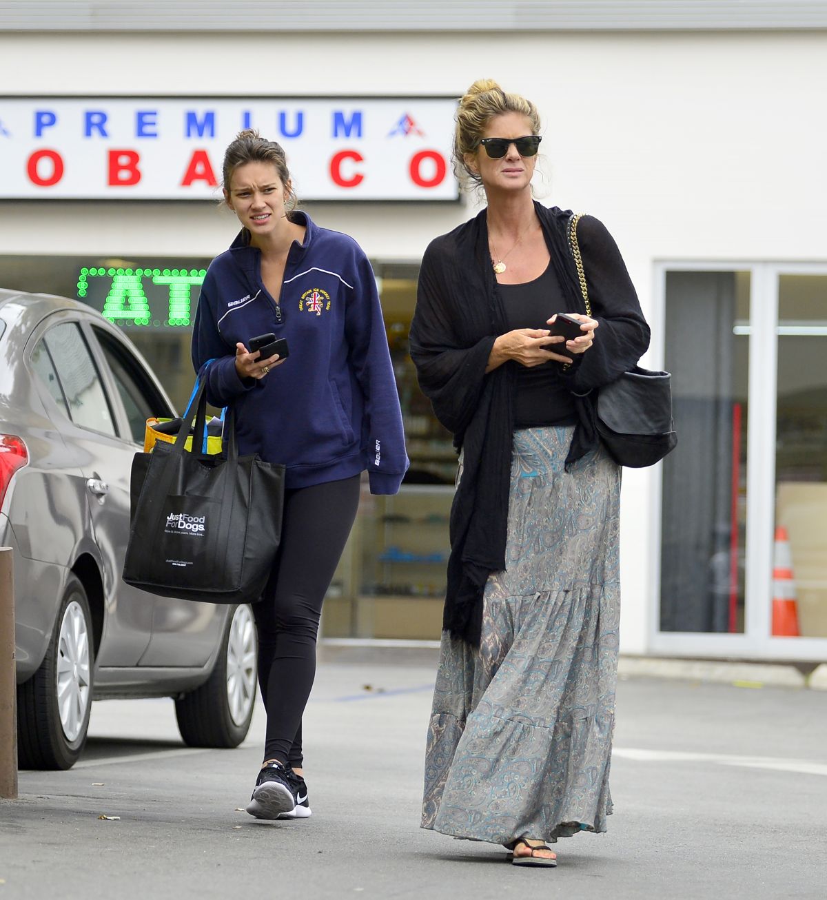 RACHEL and RENEE HUNTER Out for Lunch in Los Angeles 05/30/2018 ...