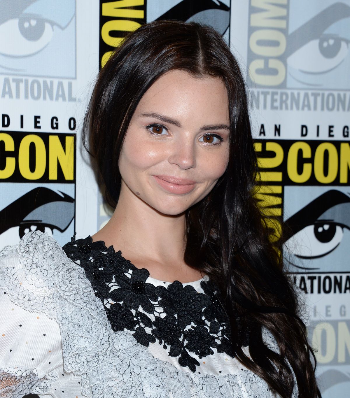 ELINE POWELL at Siren Photocall at Comic-con in San Diego 07/19/2018 ...