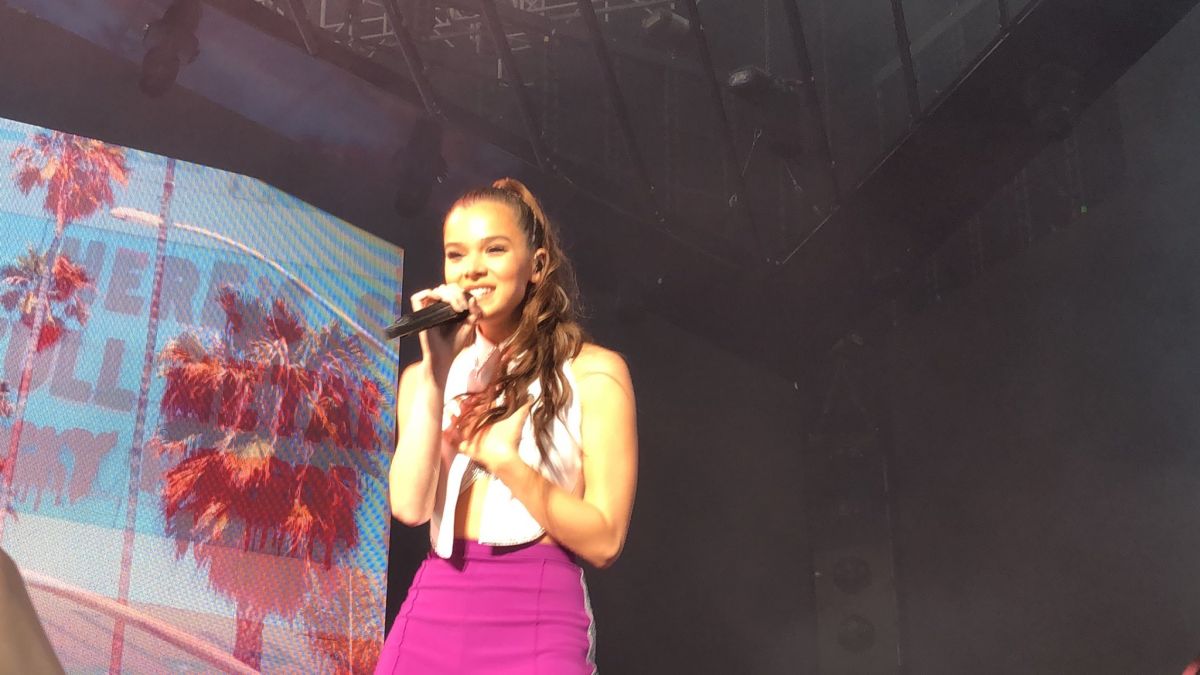 HAILEE STEINFELD Performs at Blue Hills Bank Pavilion in Boston 07/13 ...
