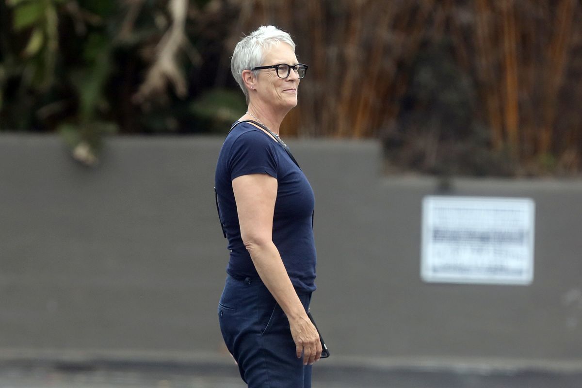 JAMIE LEE CURTIS Out in Pacific Palisades 07/26/2018 – HawtCelebs