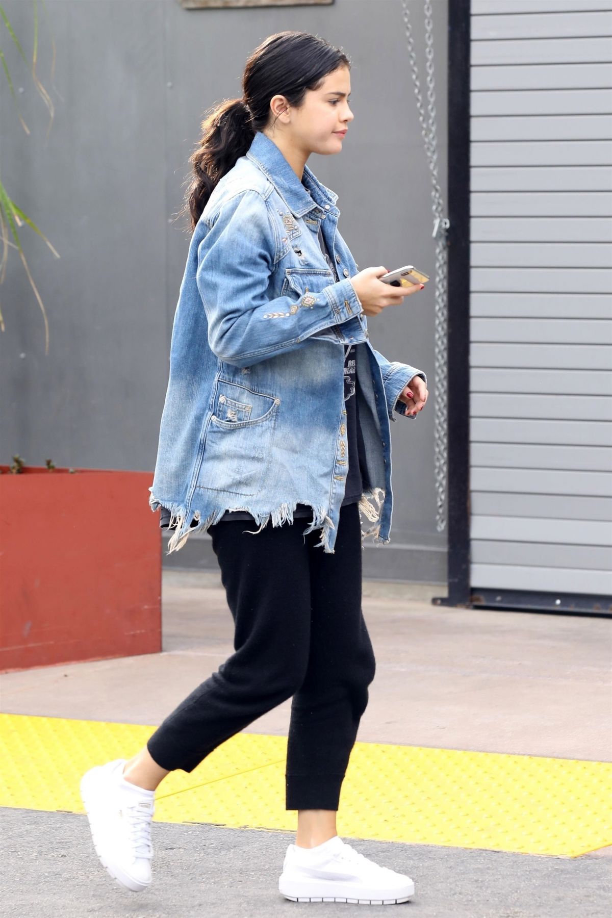SELENA GOMEZ Out and About in Los Angeles 12/21/2018 – HawtCelebs