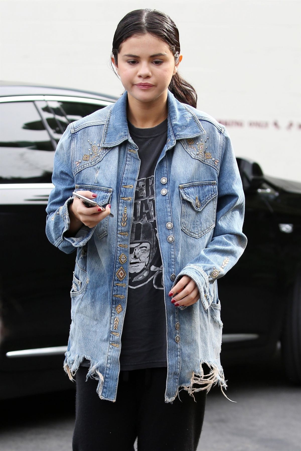 SELENA GOMEZ Out and About in Los Angeles 12/21/2018 – HawtCelebs