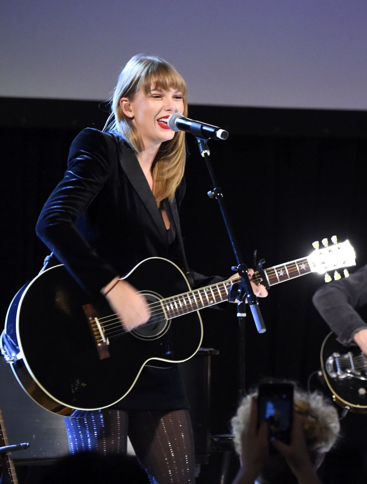 TAYLOR SWIFT Performs at Ally Coalition Talent Show in New York 12/05 ...