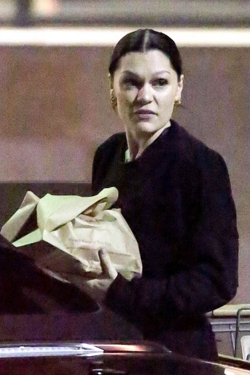 JESSIE J Out in Los Angeles 01/17/2019 – HawtCelebs