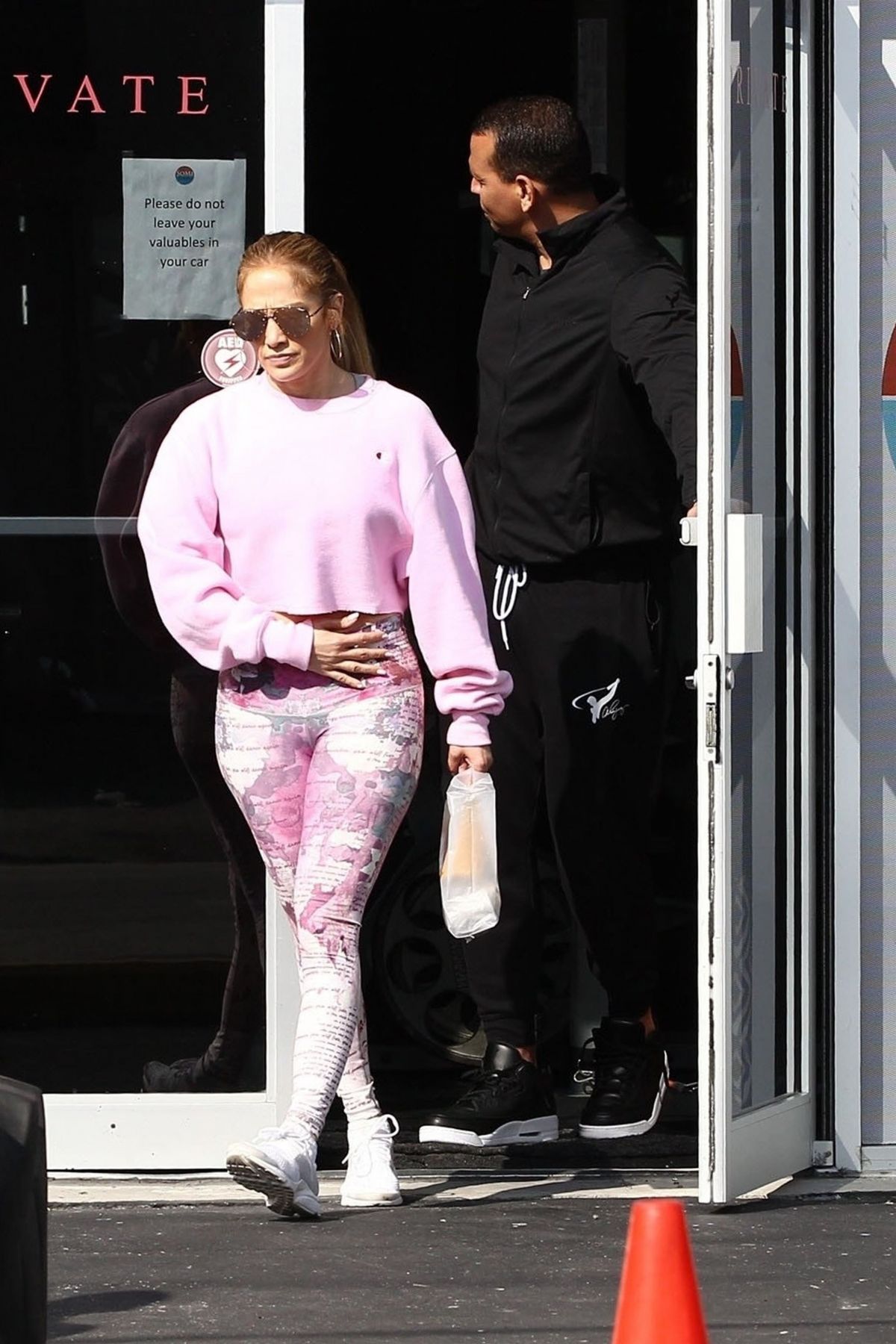 JENNIFER LOPEZ at Somi Fitness in Miami 01/31/2019 – HawtCelebs