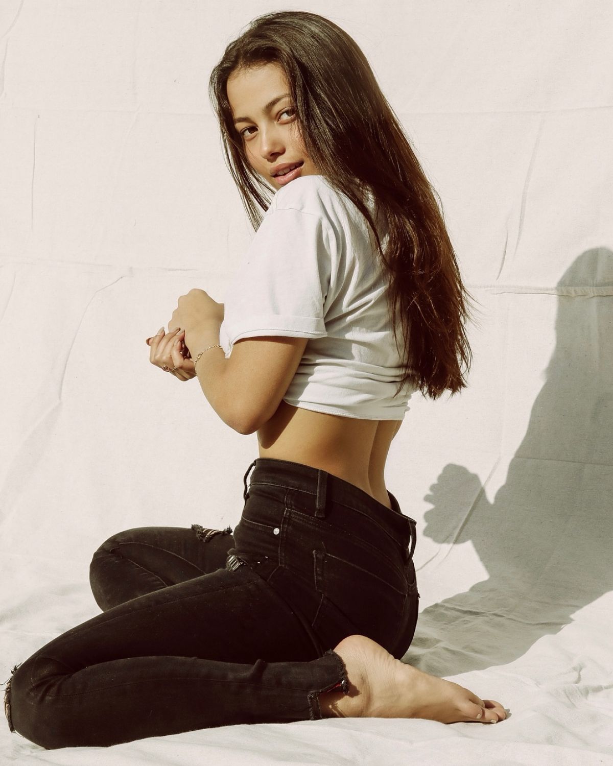 FIONA BARRON on the Set of a Photoshoot, 2019 – HawtCelebs