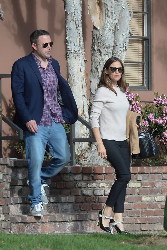 JENNIFER GARNER and Ben Affleck Out in Los Angeles 03/21/2019 – HawtCelebs