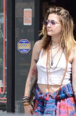 PARIS JACKSON Shopping at Smoke Shop on Sunset Strip 04/08/2019 ...