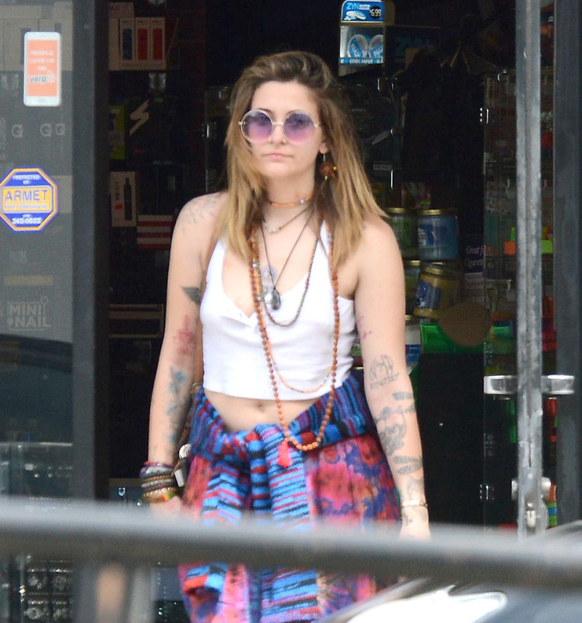 PARIS JACKSON Shopping at Smoke Shop on Sunset Strip 04/08/2019 ...