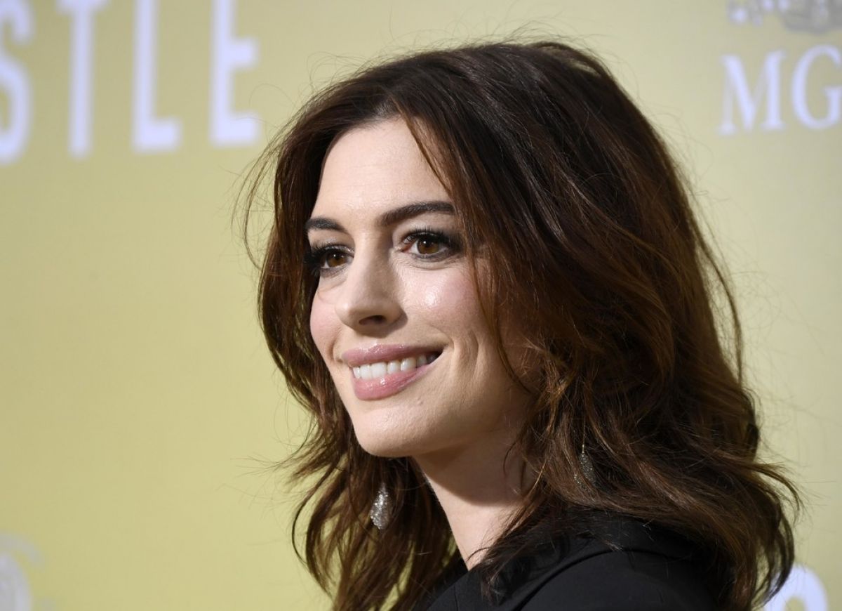 ANNE HATHAWAY at The Hustle Premiere in Hollywood 05/08/2019 – HawtCelebs