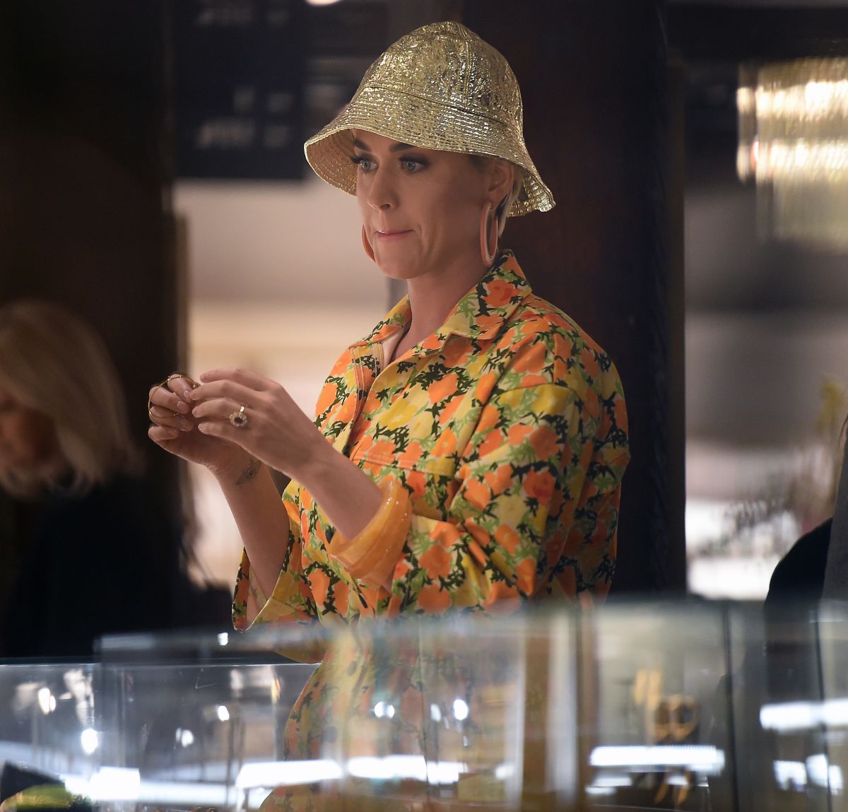 KATY PERRY Shopping for Jewellery at Liberty London 05/01/2019 – HawtCelebs