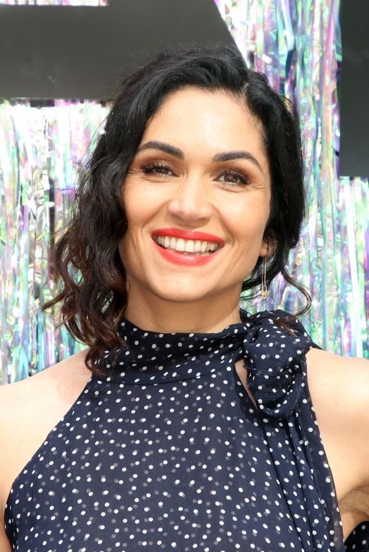 Lela Loren – HawtCelebs