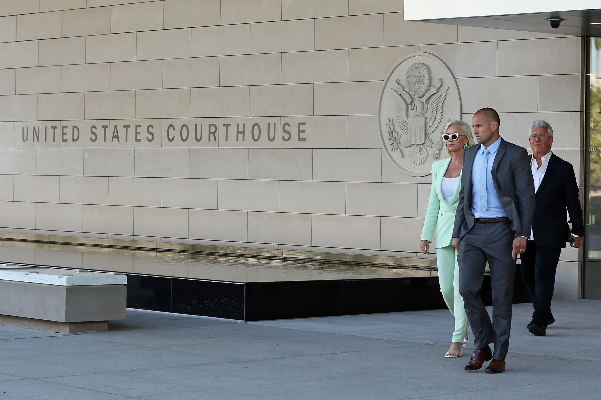 KATY PERRY Leaves Court for Trial Over Dark Horse in Los Angeles 07/18 ...