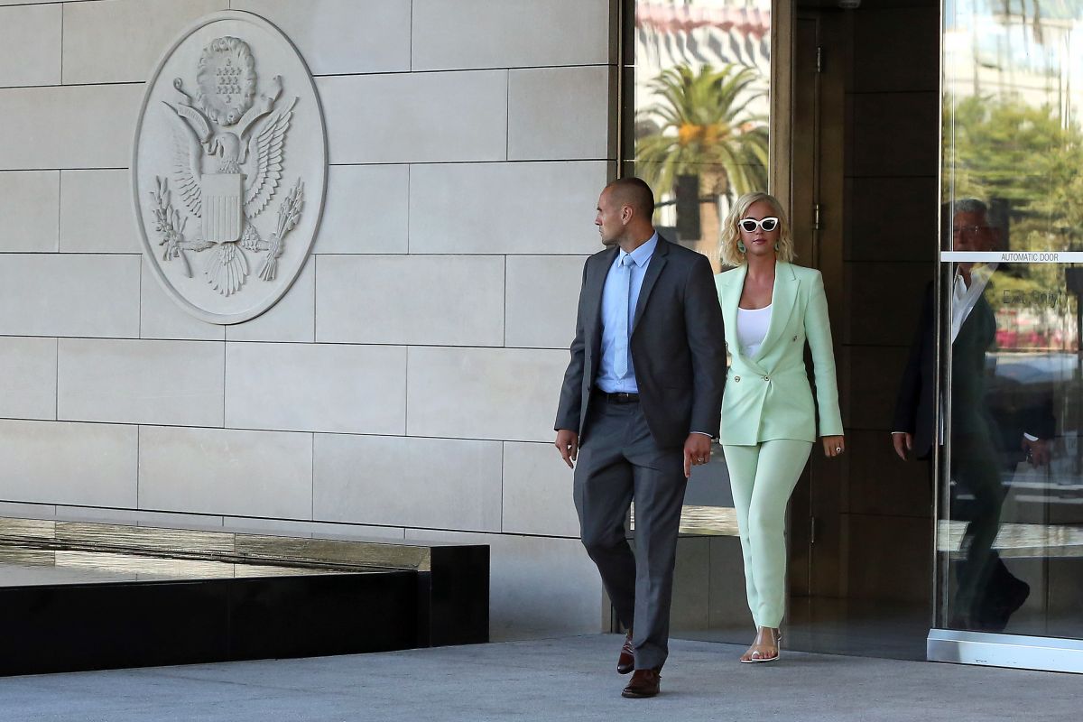 KATY PERRY Leaves Court for Trial Over Dark Horse in Los Angeles 07/18 ...