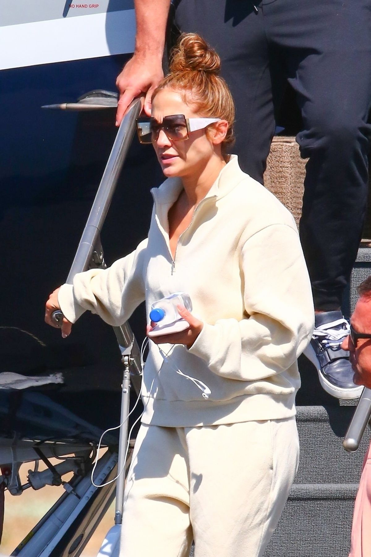 JENNIFER LOPEZ and Alex Rodriguez Arrives at a Private Jet in Los ...