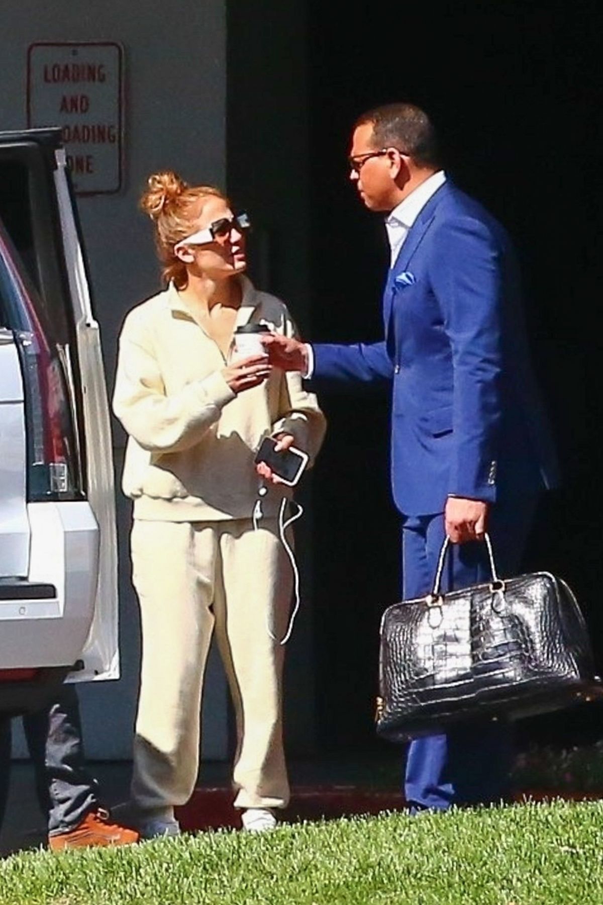 JENNIFER LOPEZ and Alex Rodriguez Arrives at a Private Jet in Los ...