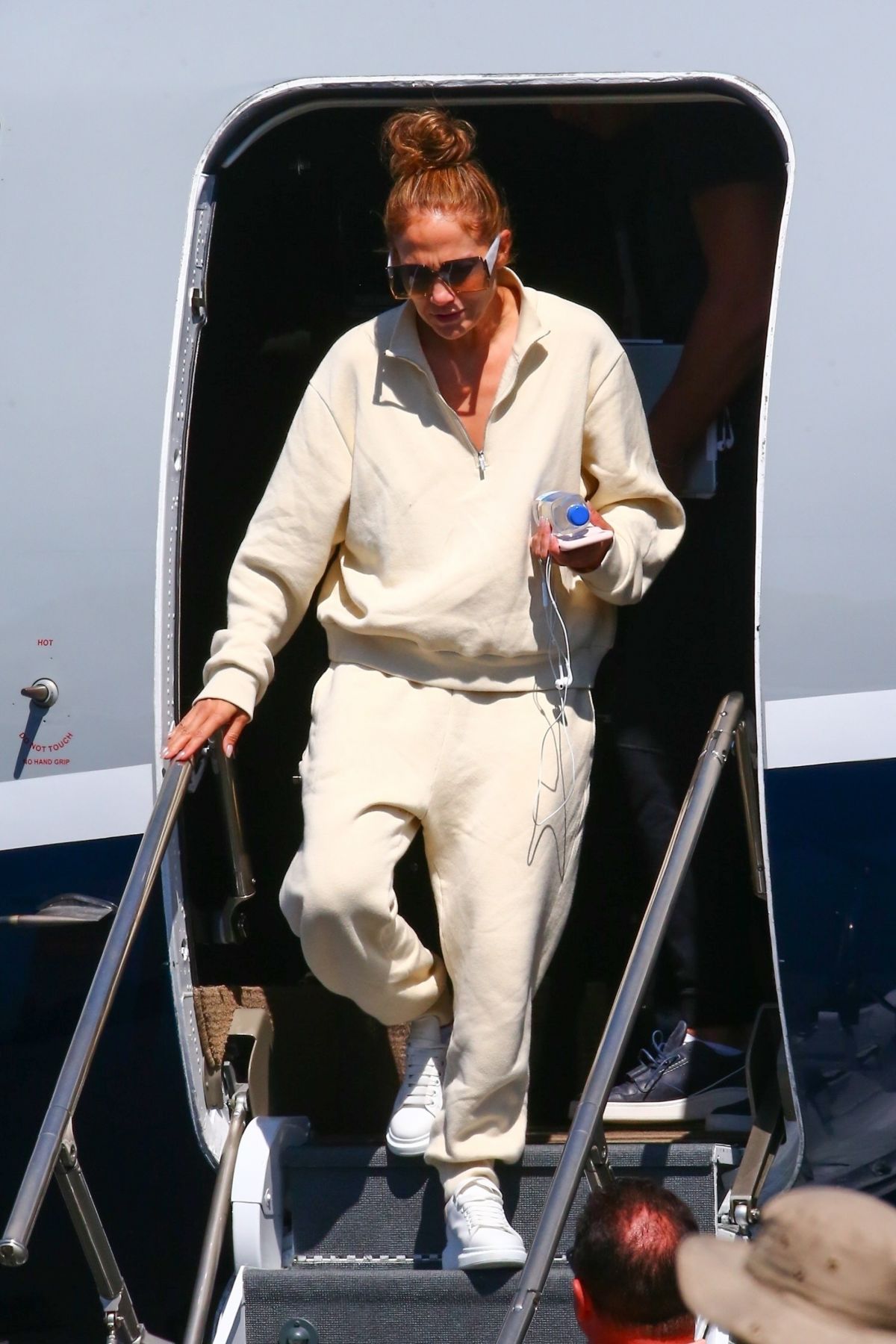 JENNIFER LOPEZ and Alex Rodriguez Arrives at a Private Jet in Los ...