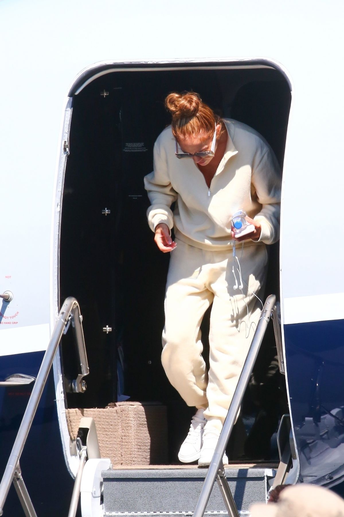 JENNIFER LOPEZ and Alex Rodriguez Arrives at a Private Jet in Los ...
