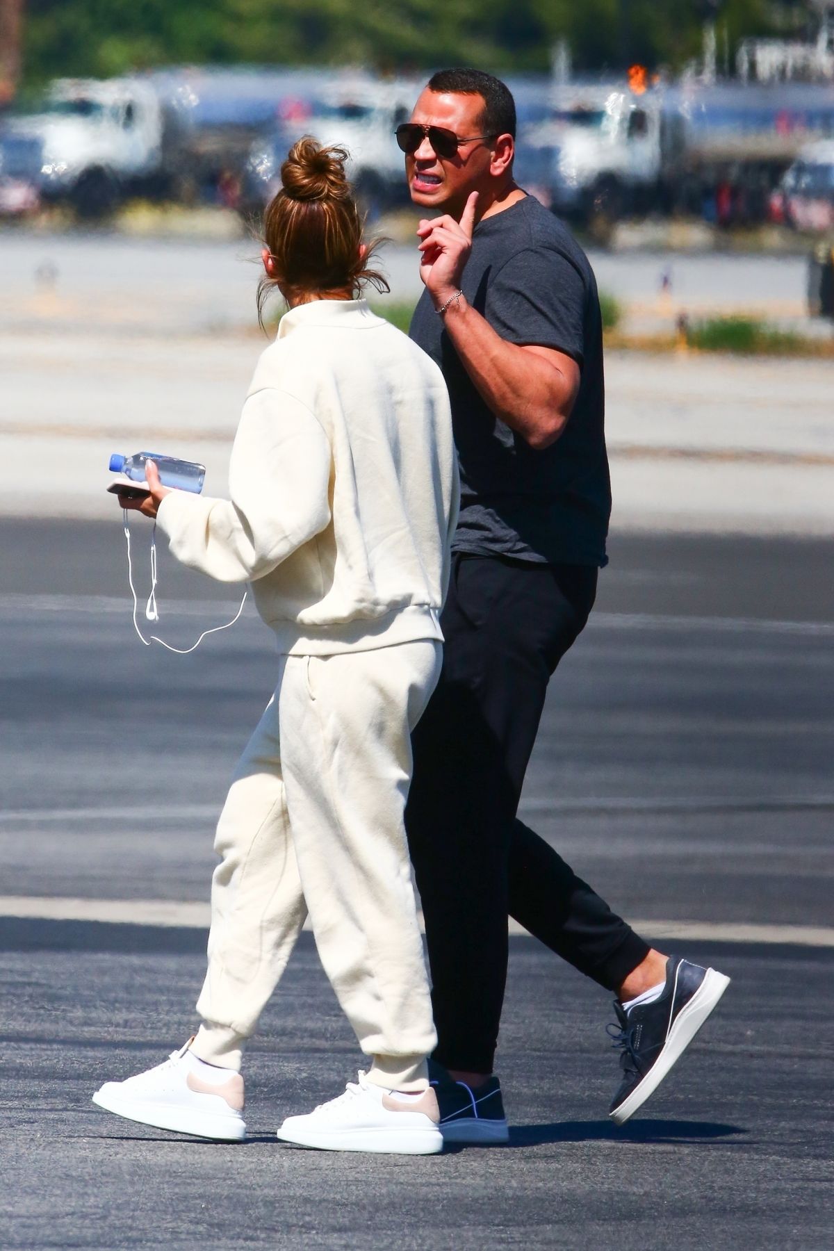 JENNIFER LOPEZ and Alex Rodriguez Arrives at a Private Jet in Los ...