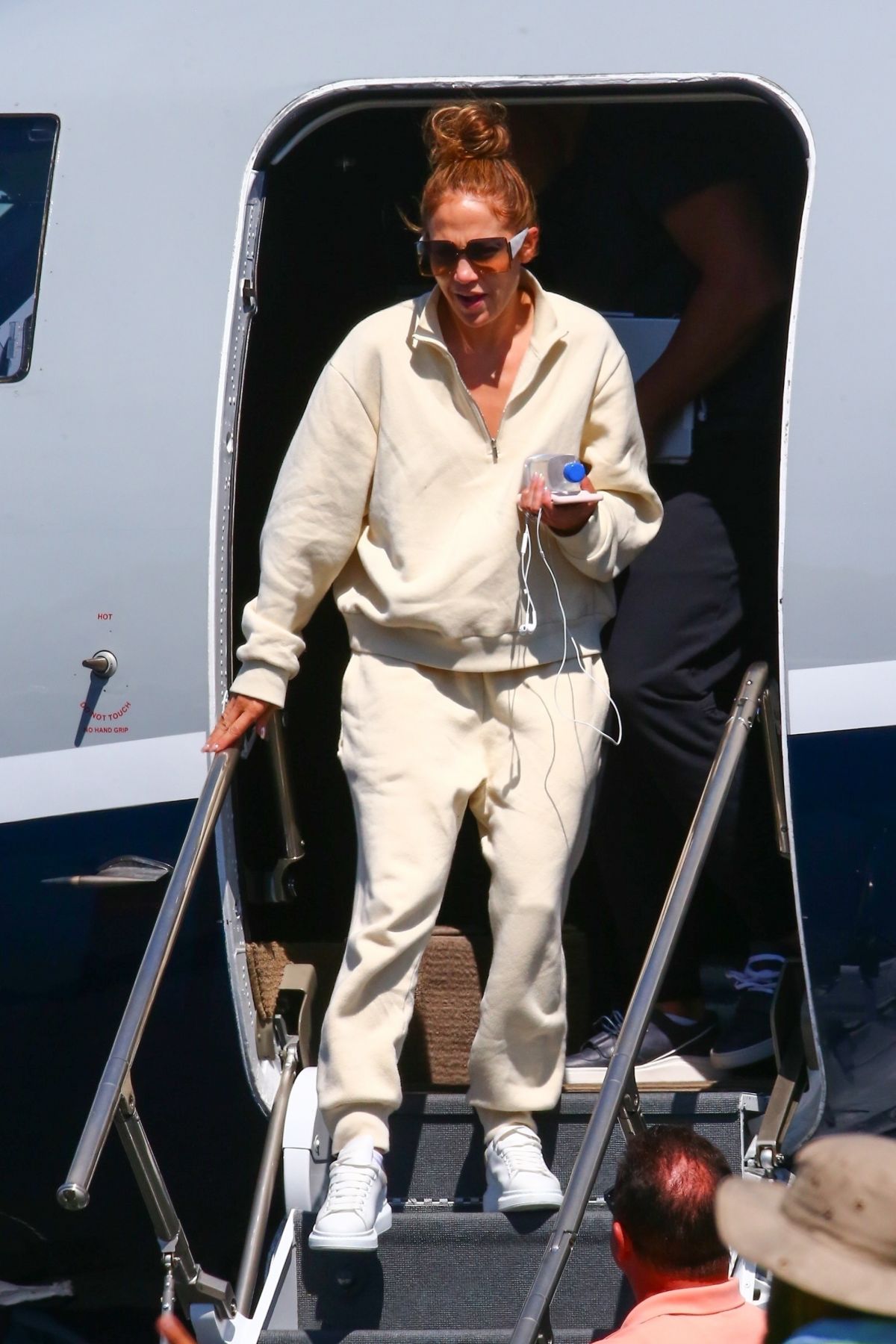 JENNIFER LOPEZ and Alex Rodriguez Arrives at a Private Jet in Los ...