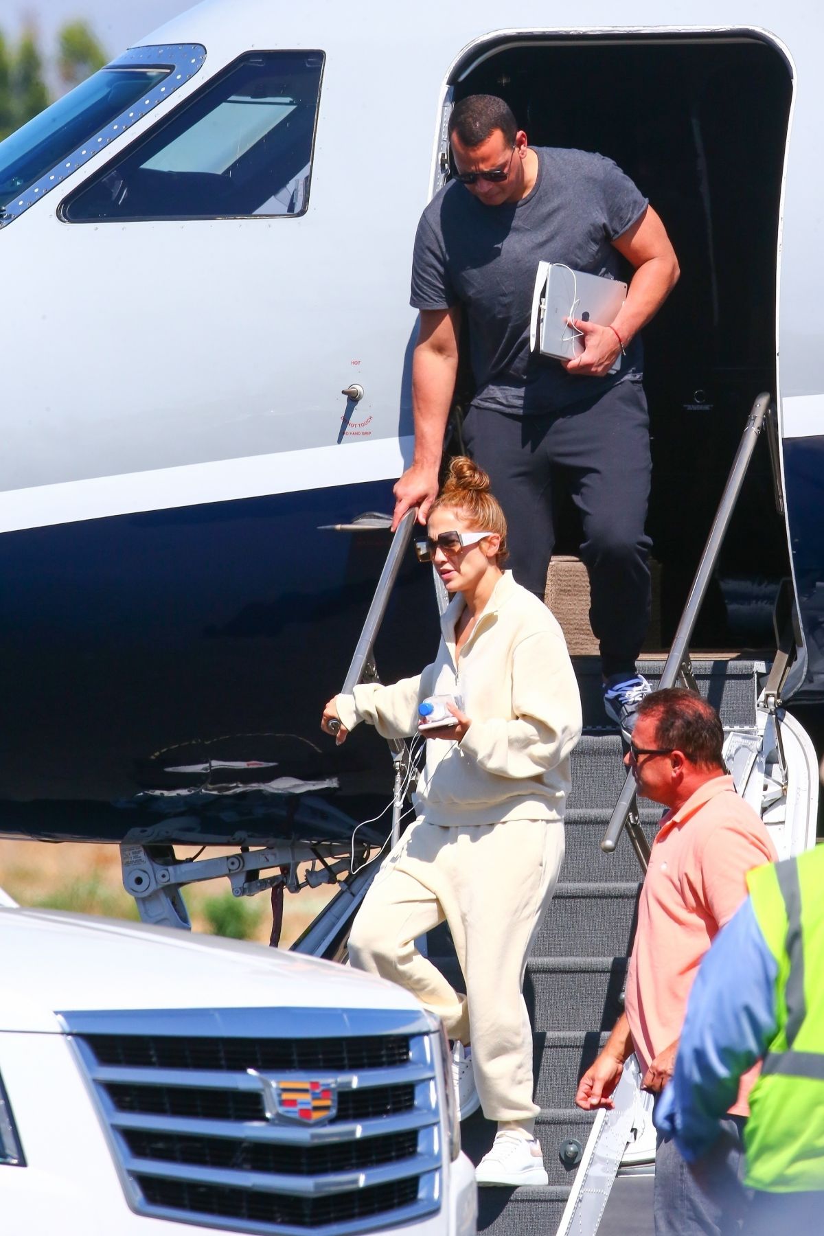 JENNIFER LOPEZ and Alex Rodriguez Arrives at a Private Jet in Los ...