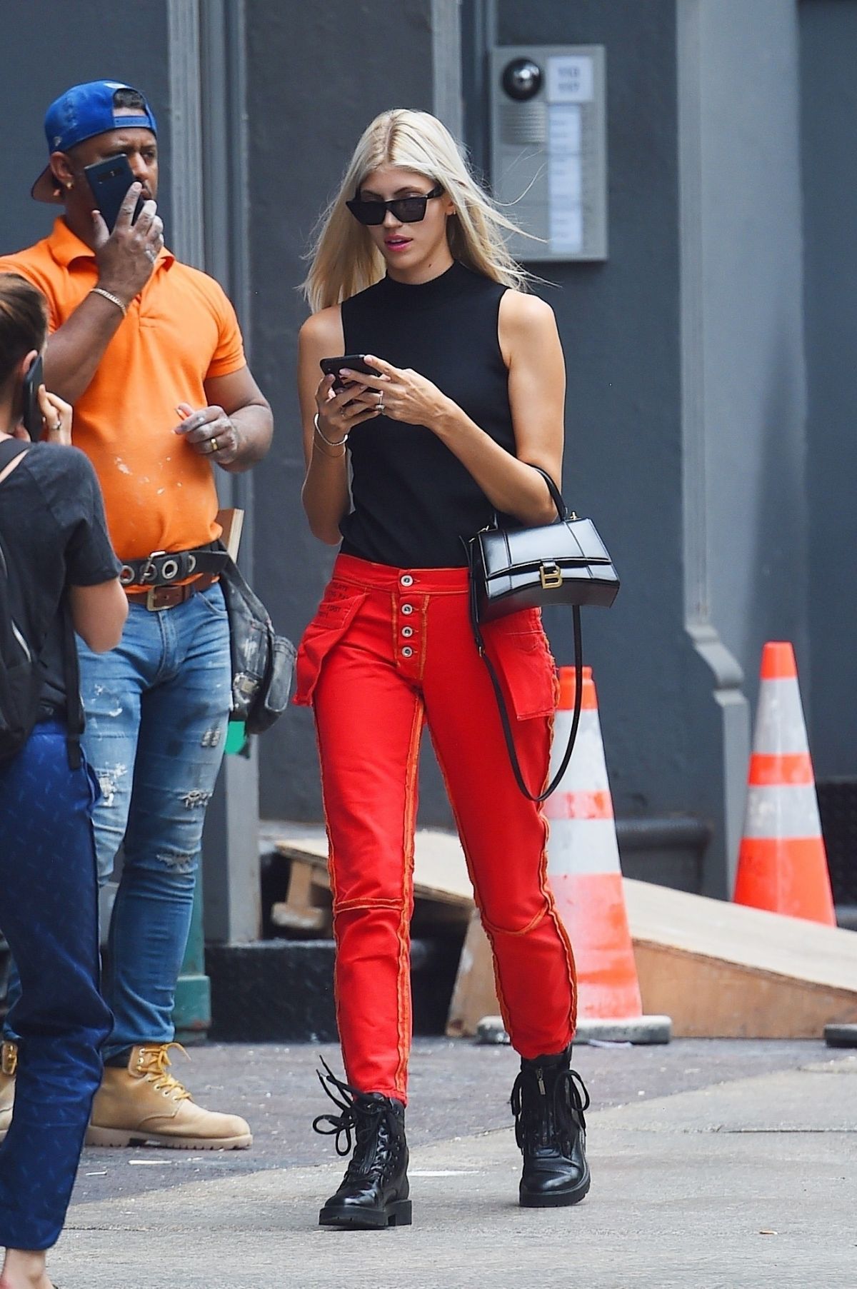 DEVON WINDSOR Out and About in New York 09/04/2019 – HawtCelebs