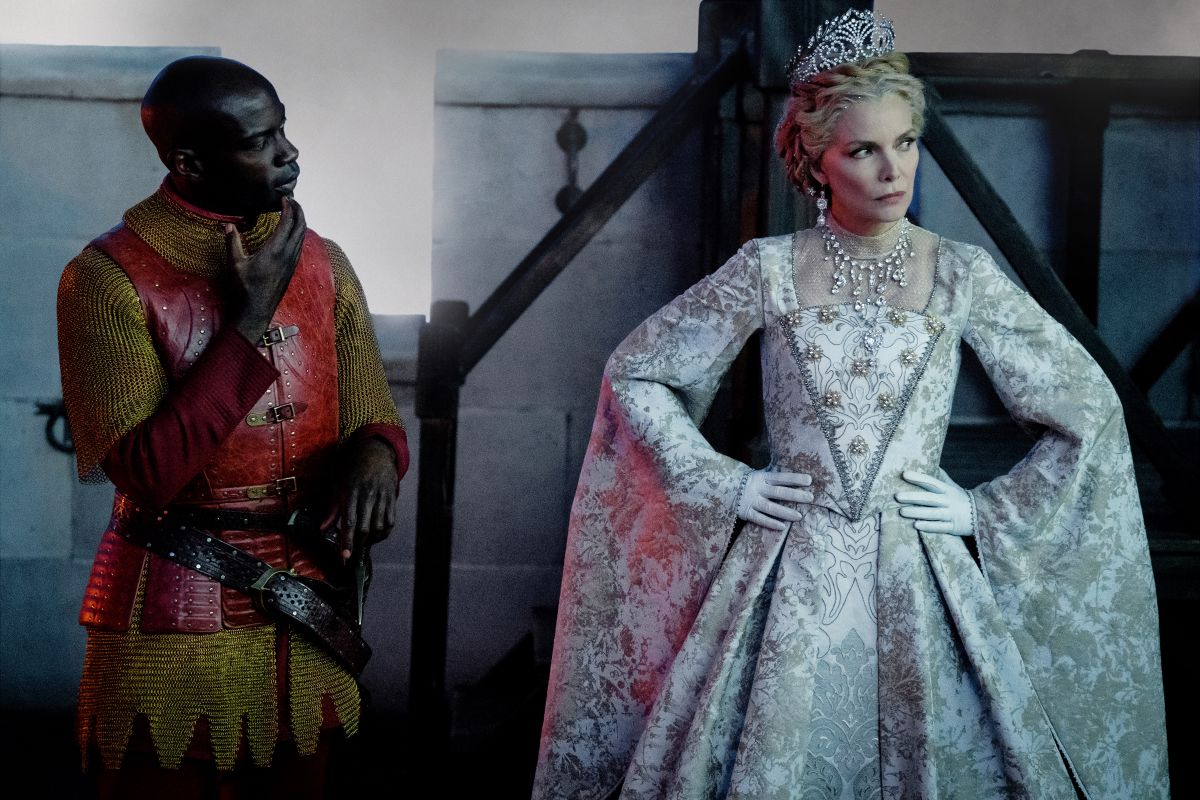 ELLE FANNING, ANGELINA JOLIE and MICHELLE PFEIFFER – Maleficent ...