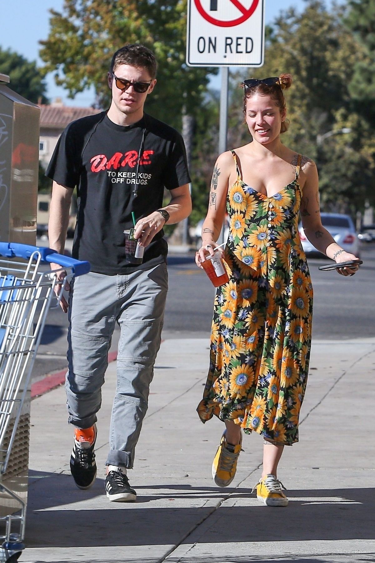 HALSEY and Evan Peters Leaves Starbucks in Burbank 11/18/2019 – HawtCelebs