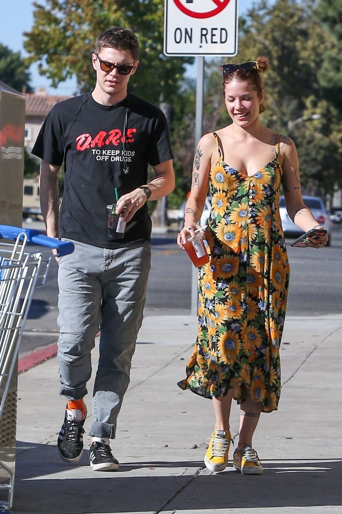 HALSEY and Evan Peters Leaves Starbucks in Burbank 11/18/2019 – HawtCelebs