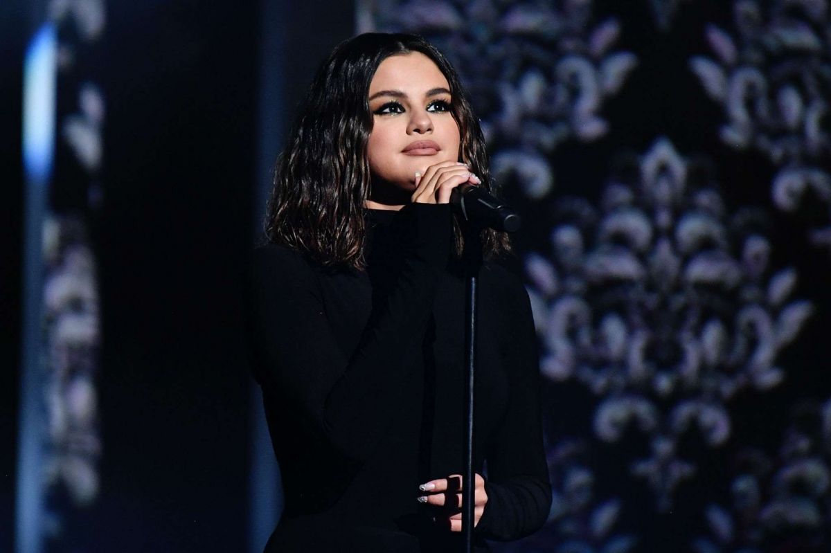SELENA GOMEZ Performs at 2019 AMA in Los Angeles 11/24/2019 – HawtCelebs