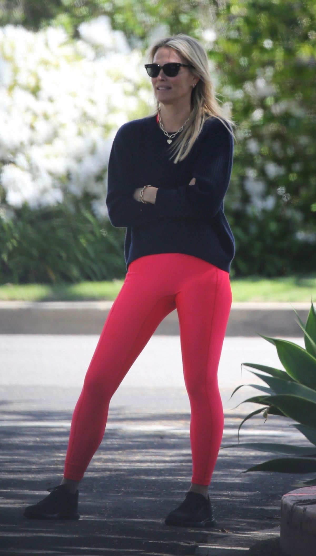 MOLLY SIMS Out Hiking in Los Angeles 03/18/2020 – HawtCelebs