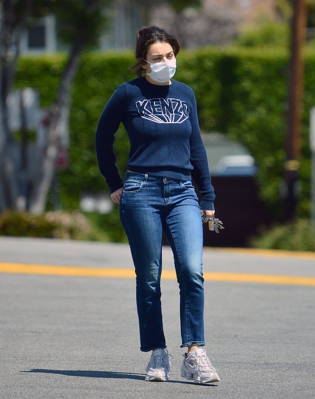 CHARLI XCX Wearing Mask Out in Los Angeles 04/20/2020 – HawtCelebs