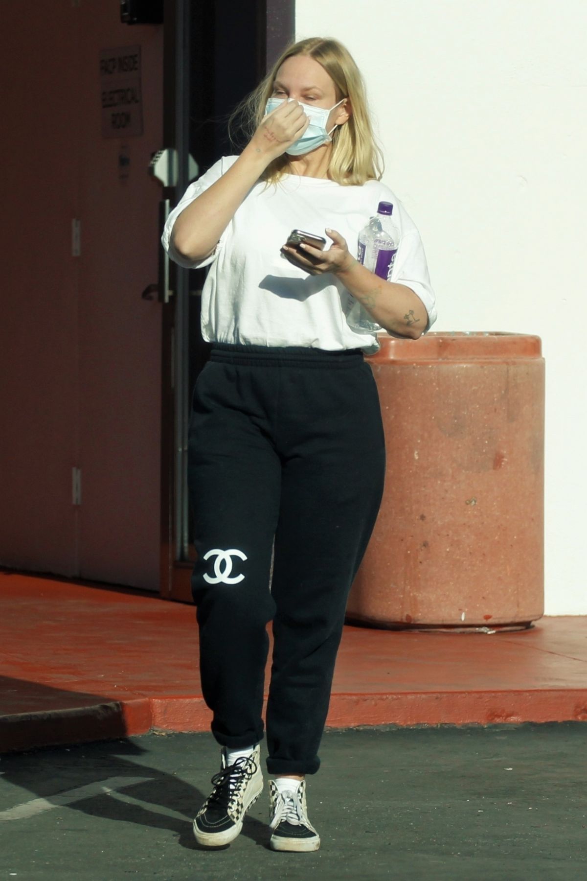 SIA Leaves a Studio in Palm Springs 04/26/2020 – HawtCelebs