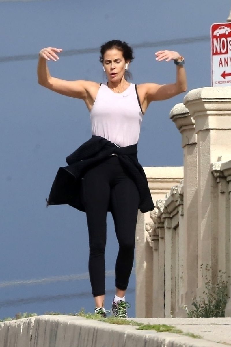 TERI HATCHER Out Hiking in Los Angeles 04/05/2020 – HawtCelebs
