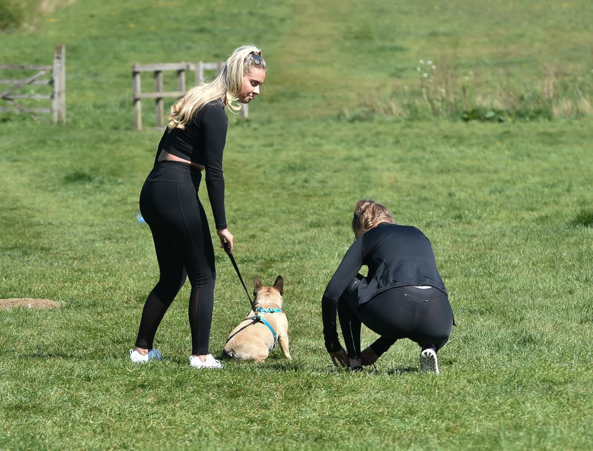 CHLOE and MADDY ROSS Workout at a Park in Chigwell 05/04/2020 – HawtCelebs