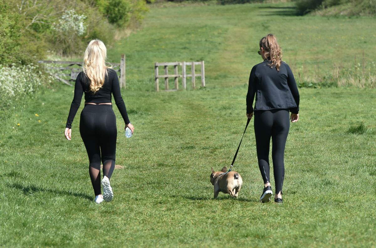 CHLOE and MADDY ROSS Workout at a Park in Chigwell 05/04/2020 – HawtCelebs