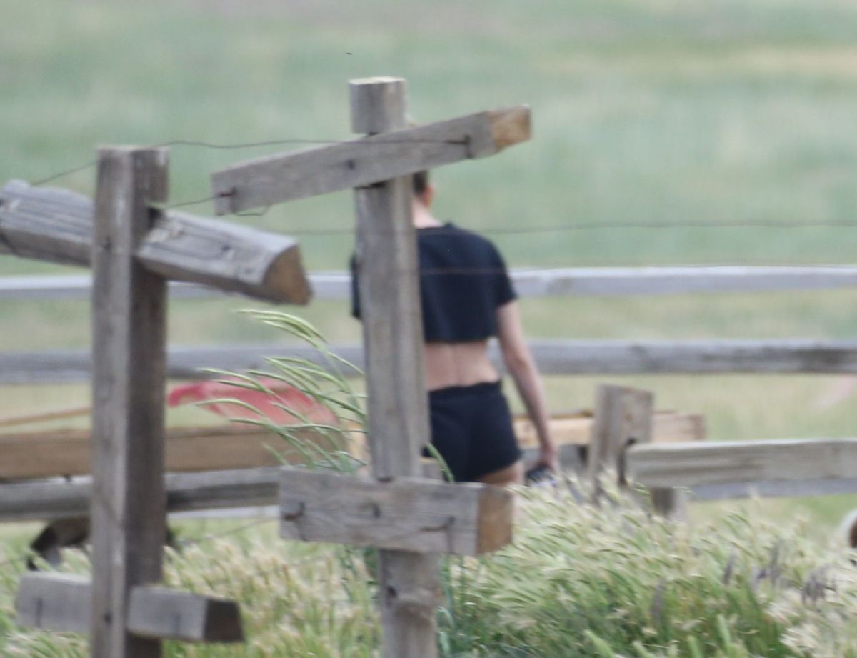 HAILEY and Justin BIEBER Out at National Park in Utah 06/06/2020 ...