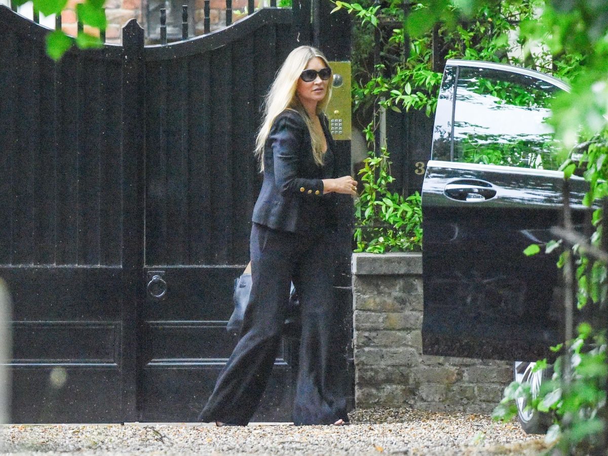 KATE MOSS Leaves Her Home in London 06/17/2020 – HawtCelebs